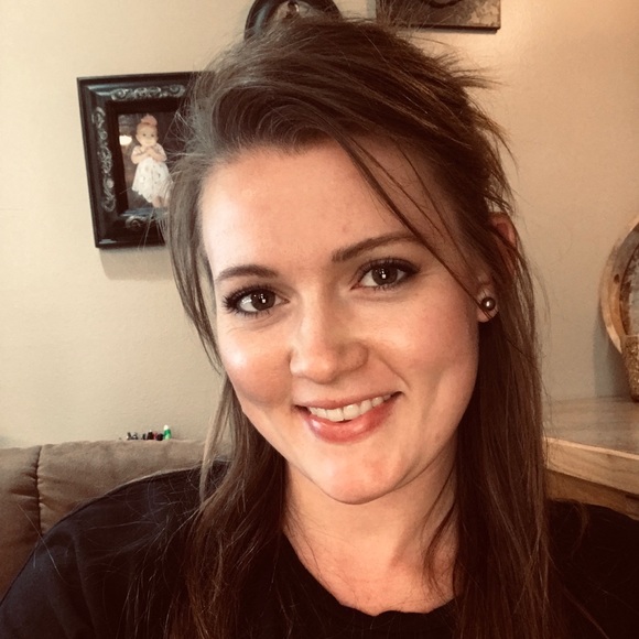 Shalee's Closet (@shalee1991) | Poshmark